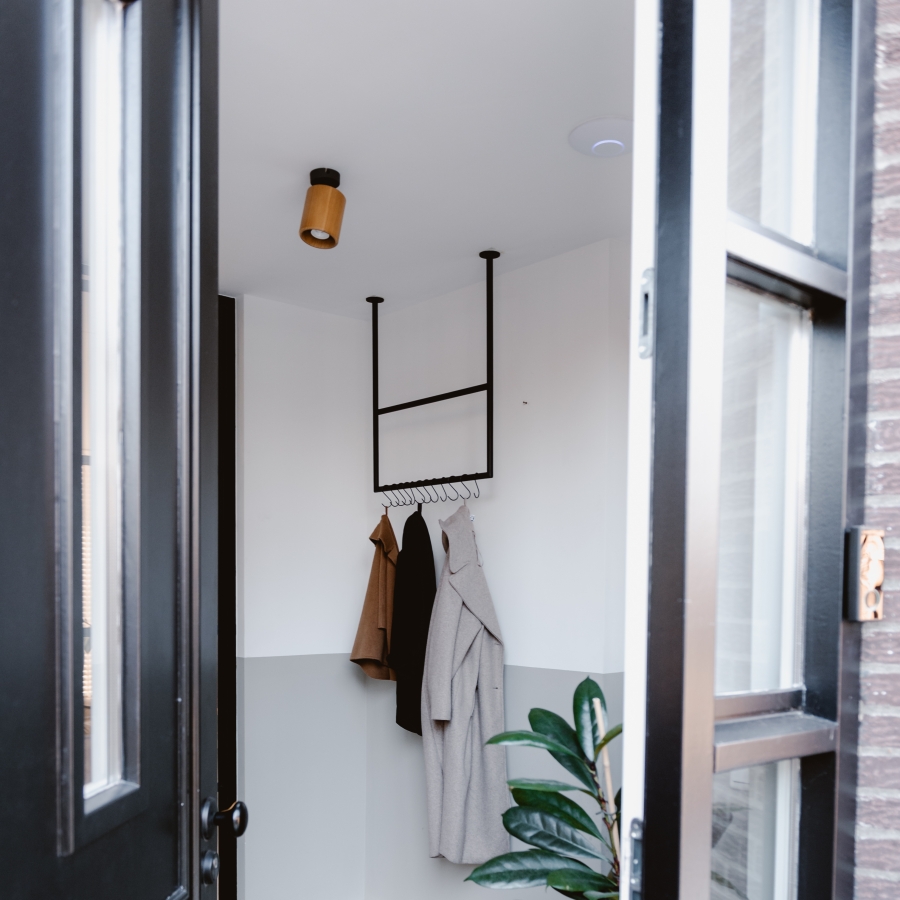 You Shaped Hanger 95 Black