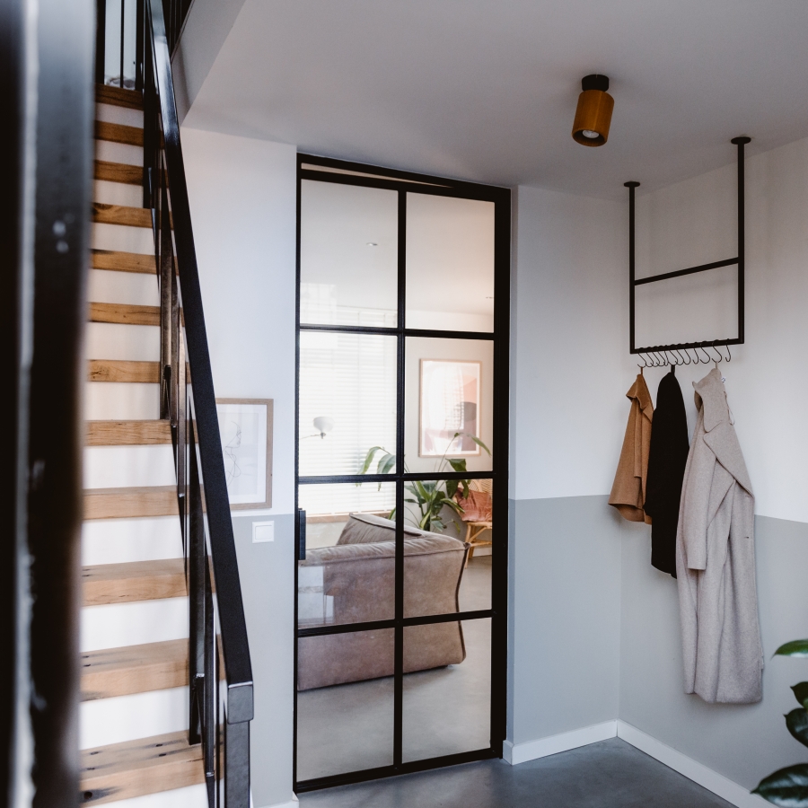 You Shaped Hanger 95 Black