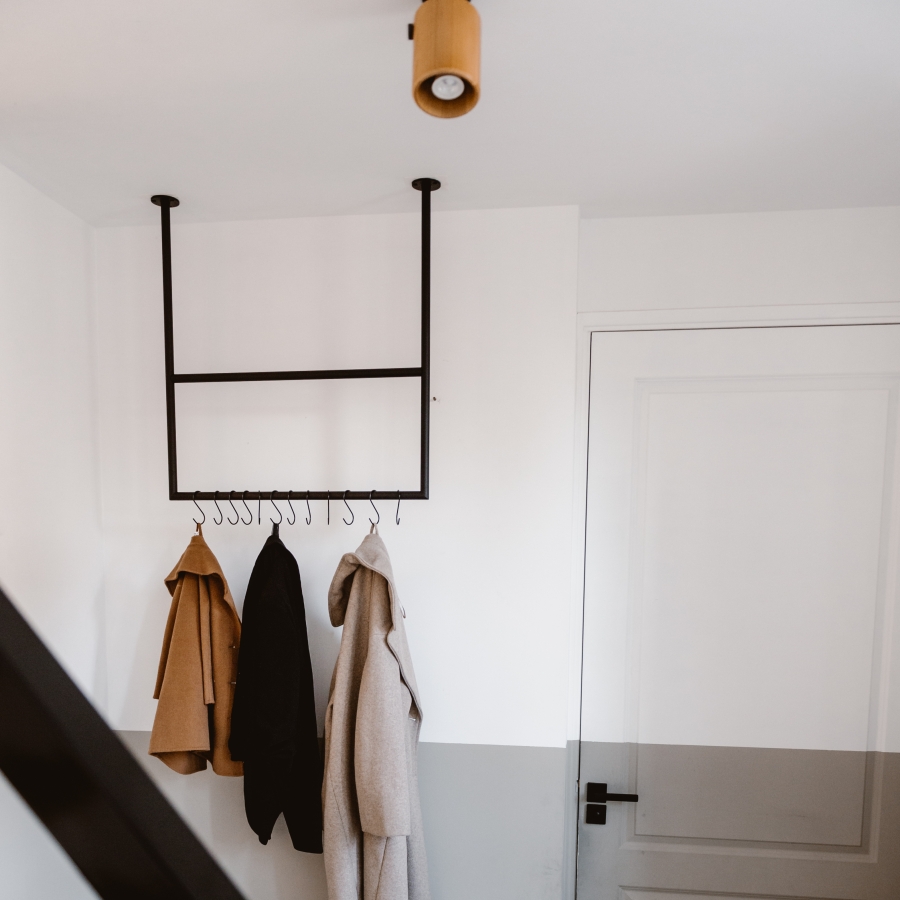 You Shaped Hanger 95 Black