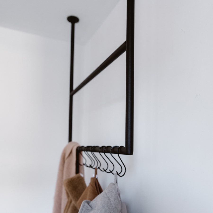 You Shaped Hanger 95 Black