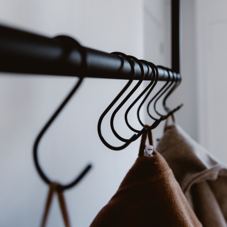 You Shaped Hanger 95 Black