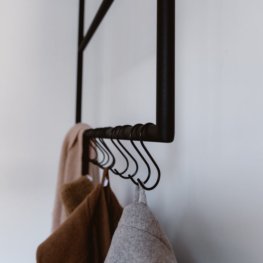 You Shaped Hanger 95 Black